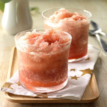 10 Boozy Christmas Slush Recipes (+5 non-alcoholic ideas)