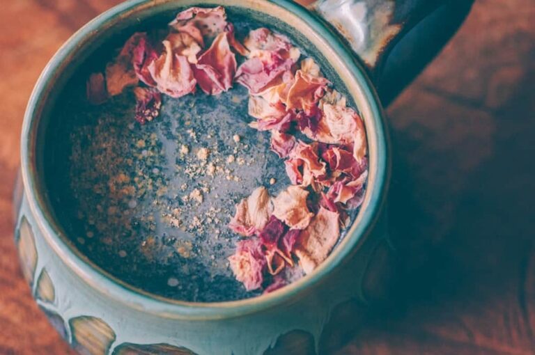 20 Valentine's Day Latte Ideas (Easy homemade recipes!)