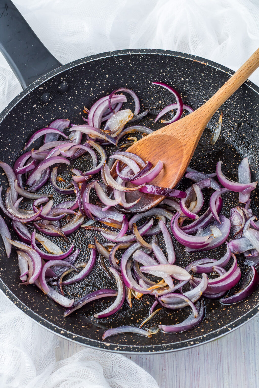 Are Onions Keto? (Sautéed, Raw, Powder, and more!)